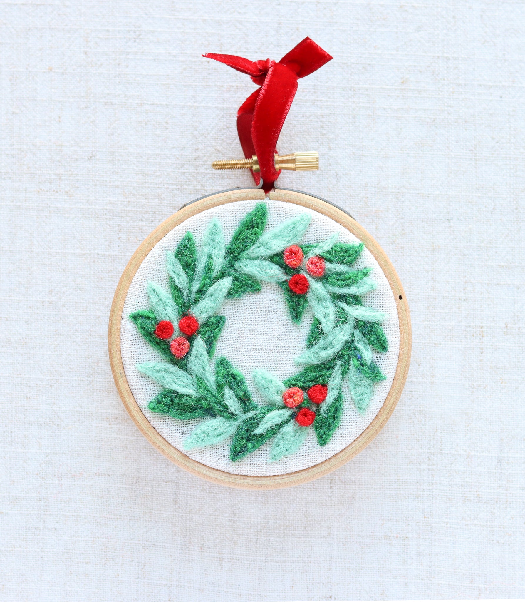 Christmas Wreath Ornament - Needle Felting Kit - Beginner – Grey Fox ...